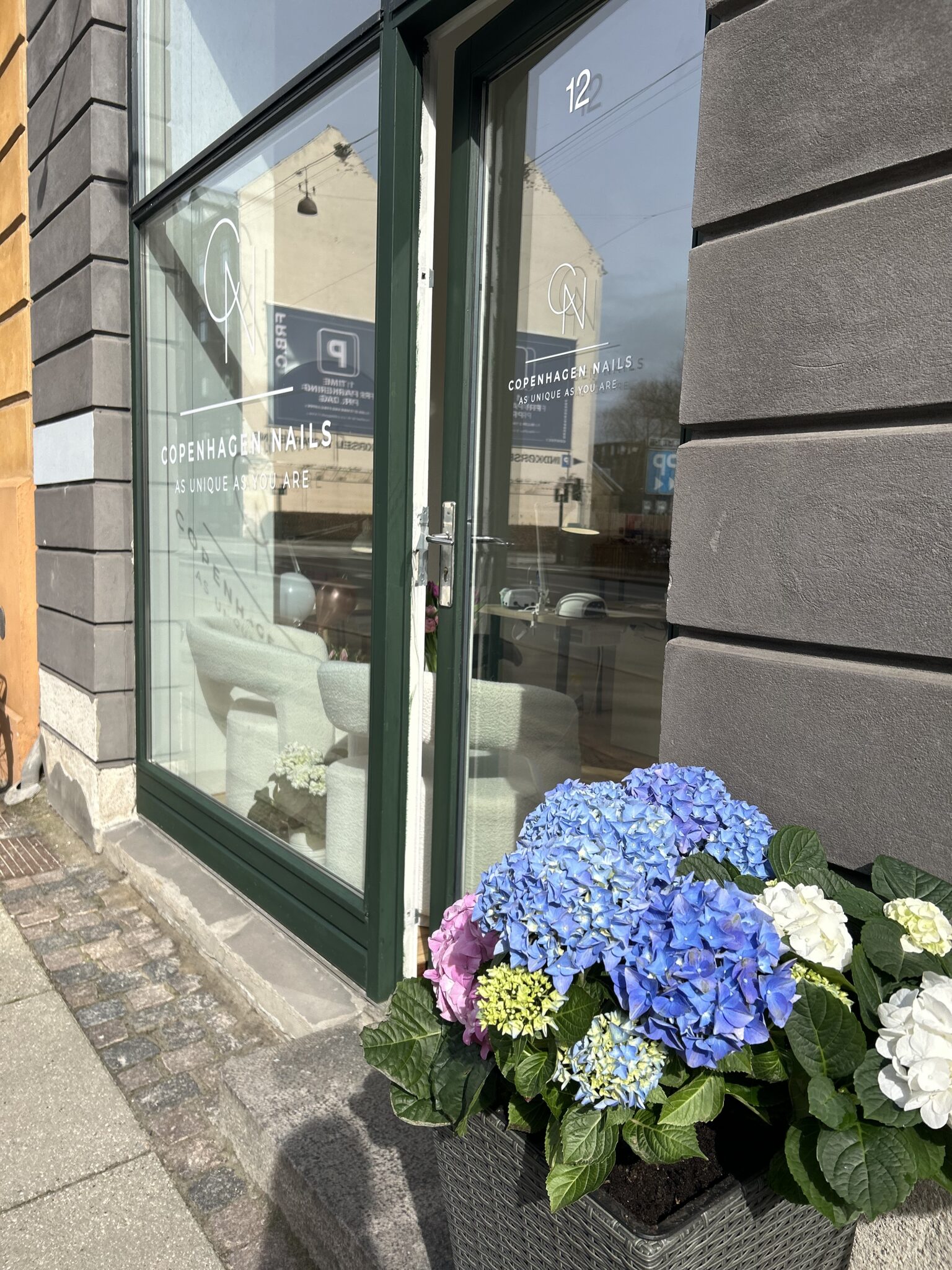 Negleforlængelse & luksus manicure – Skønhed i detaljer