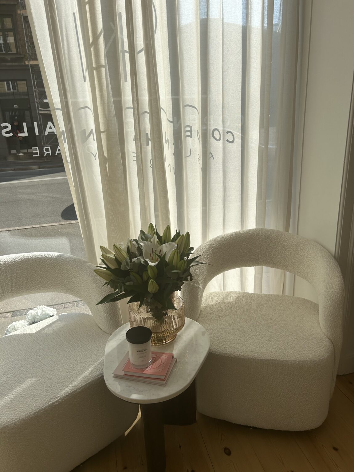 Negleforlængelse & luksus manicure – Skønhed i detaljer